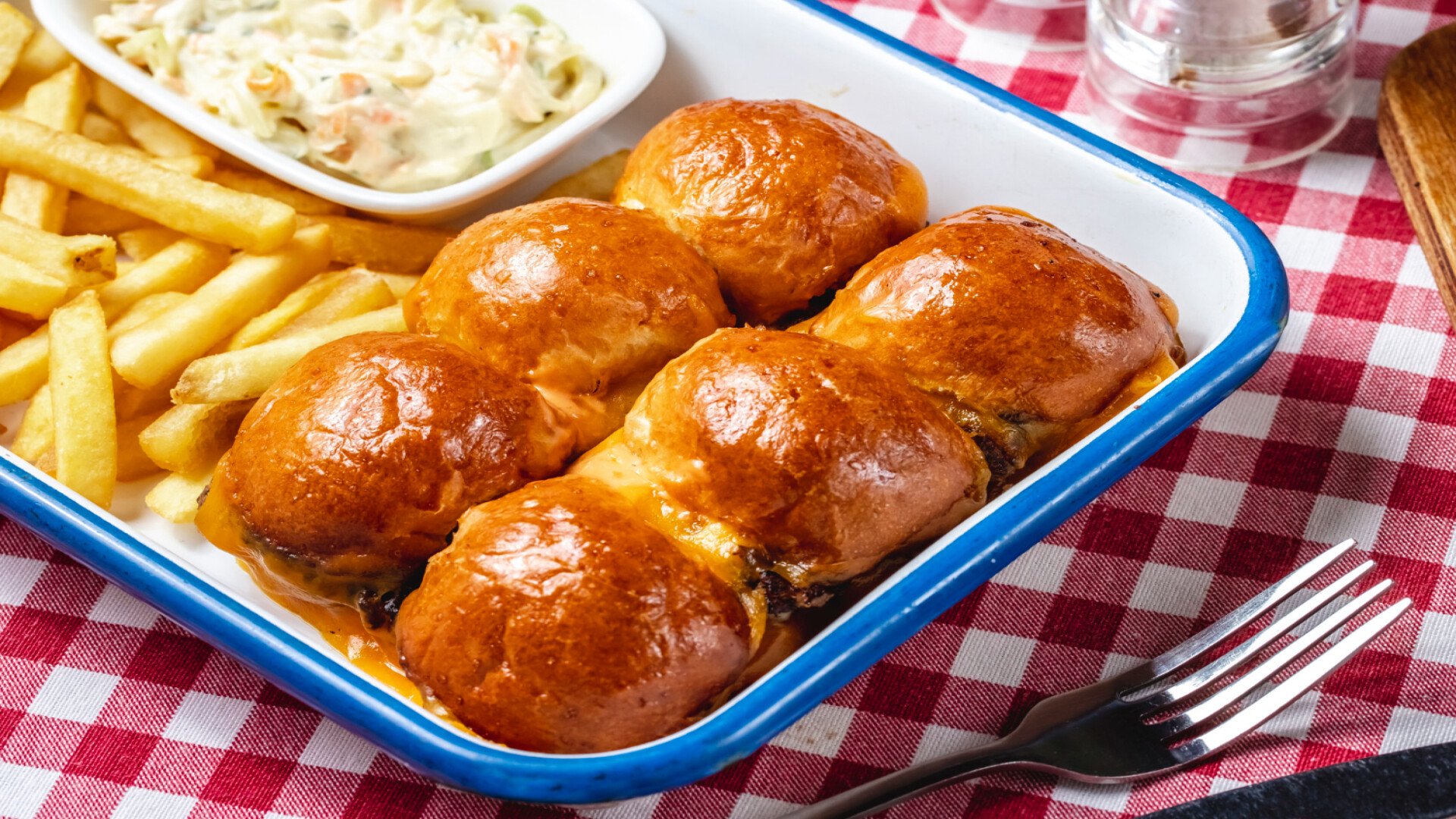 Recept - Pečeni sendviči sa šunkom, sirom i maslacem od bijelog luka