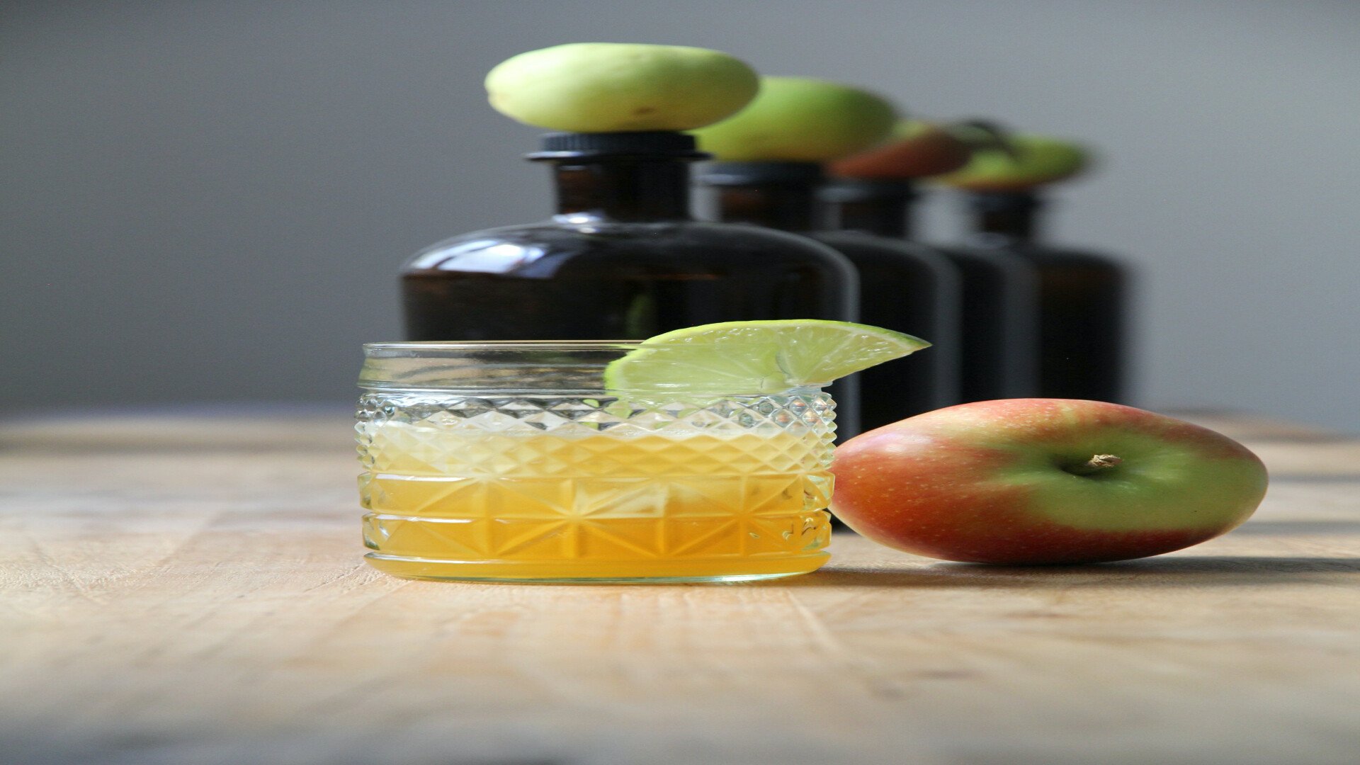 Recept - Detoks sok od jabuke, đumbira i limuna